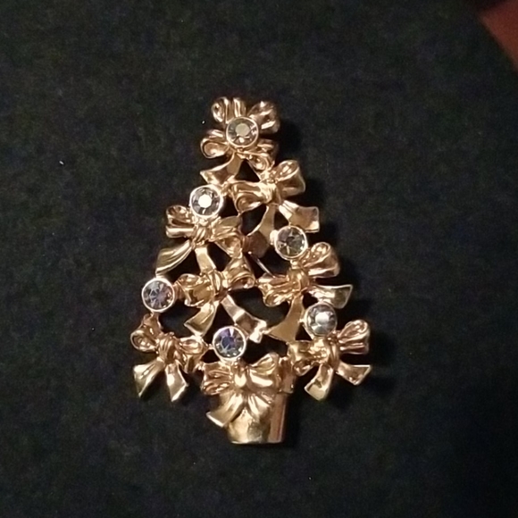 Avon | Jewelry | Vintage Avon Christmas Tree Brooch Wrhinestones | Poshmark